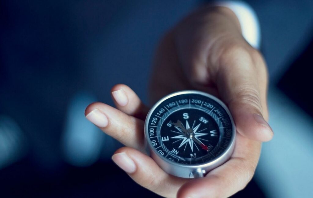 La bàn là gì? Cấu tạo và những mục đích sử dụng của la bàn - Tamlinh365 ...